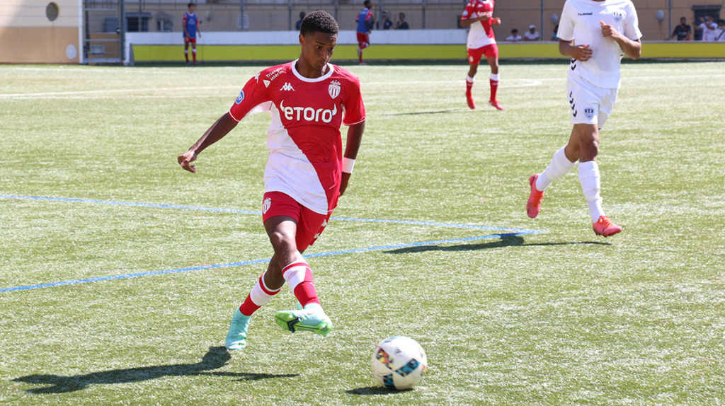 Début en fanfare pour les U17 face au Gazélec - AS Monaco
