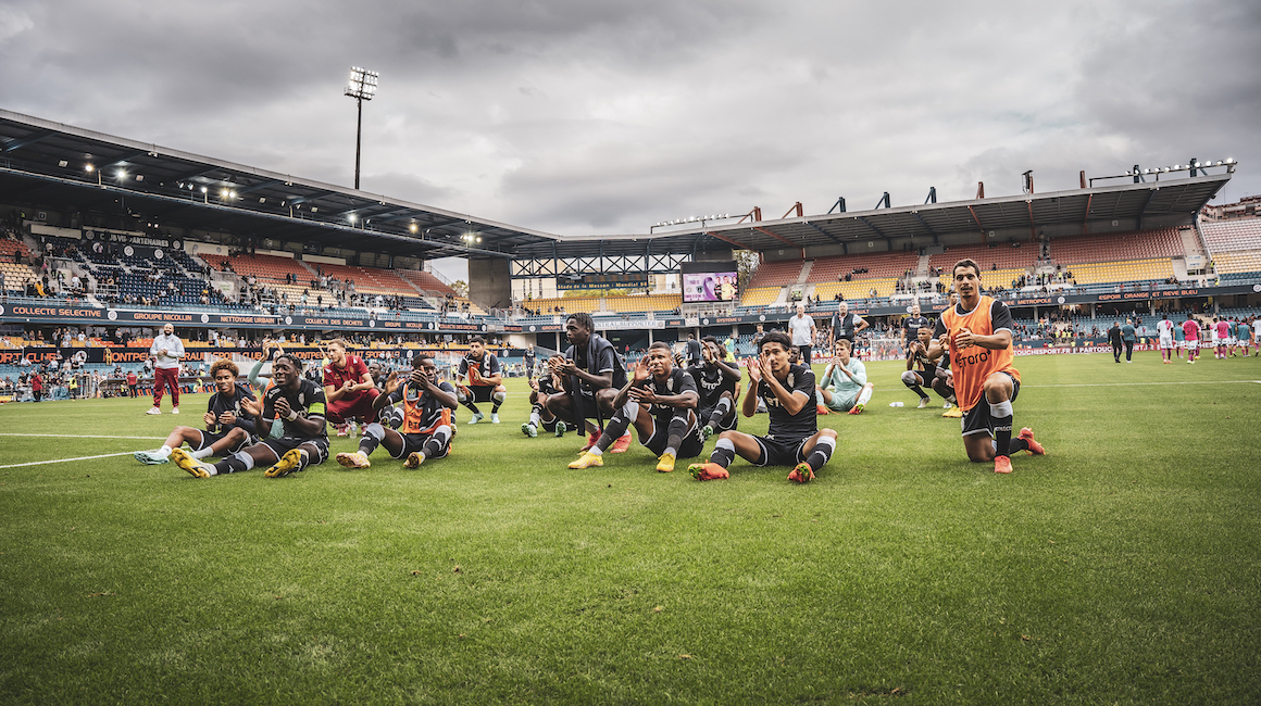 La nouvelle célébration (très cool) des Rouge et Blanc avec leurs fans