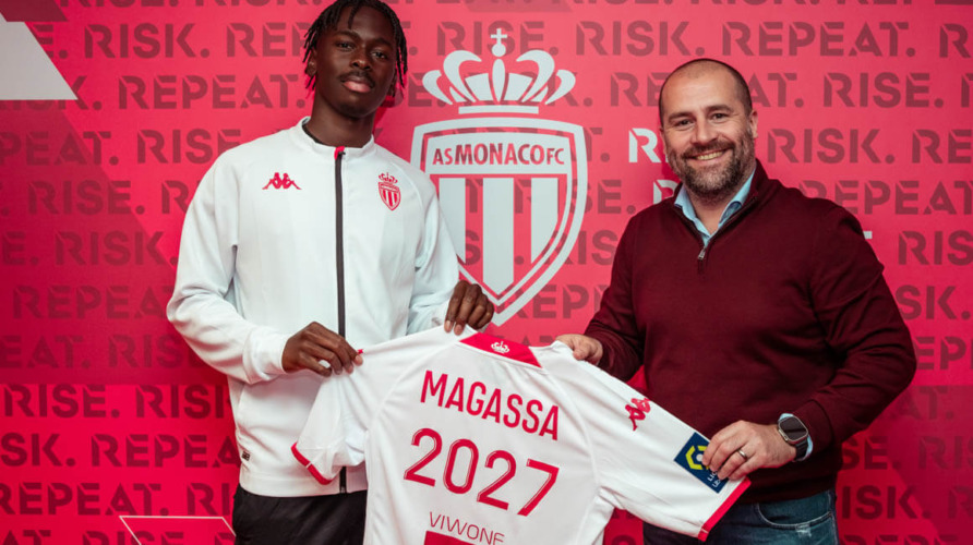 Soungoutou Magassa extends his contract