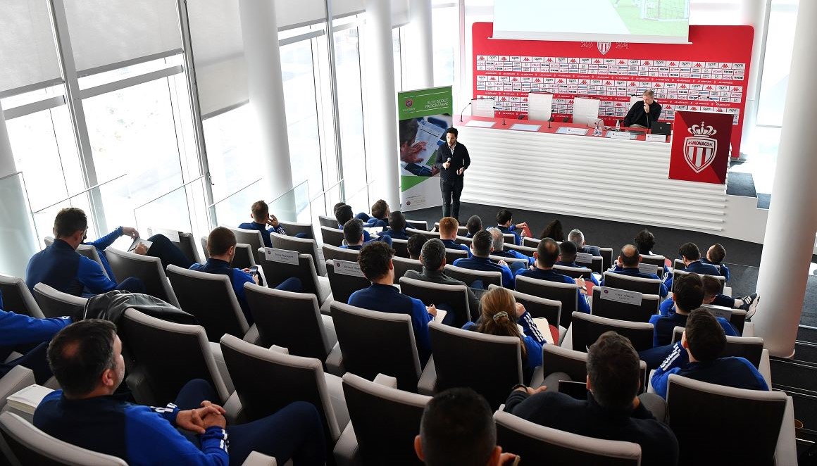 L'UEFA Elite Scout programme au Centre de Performance